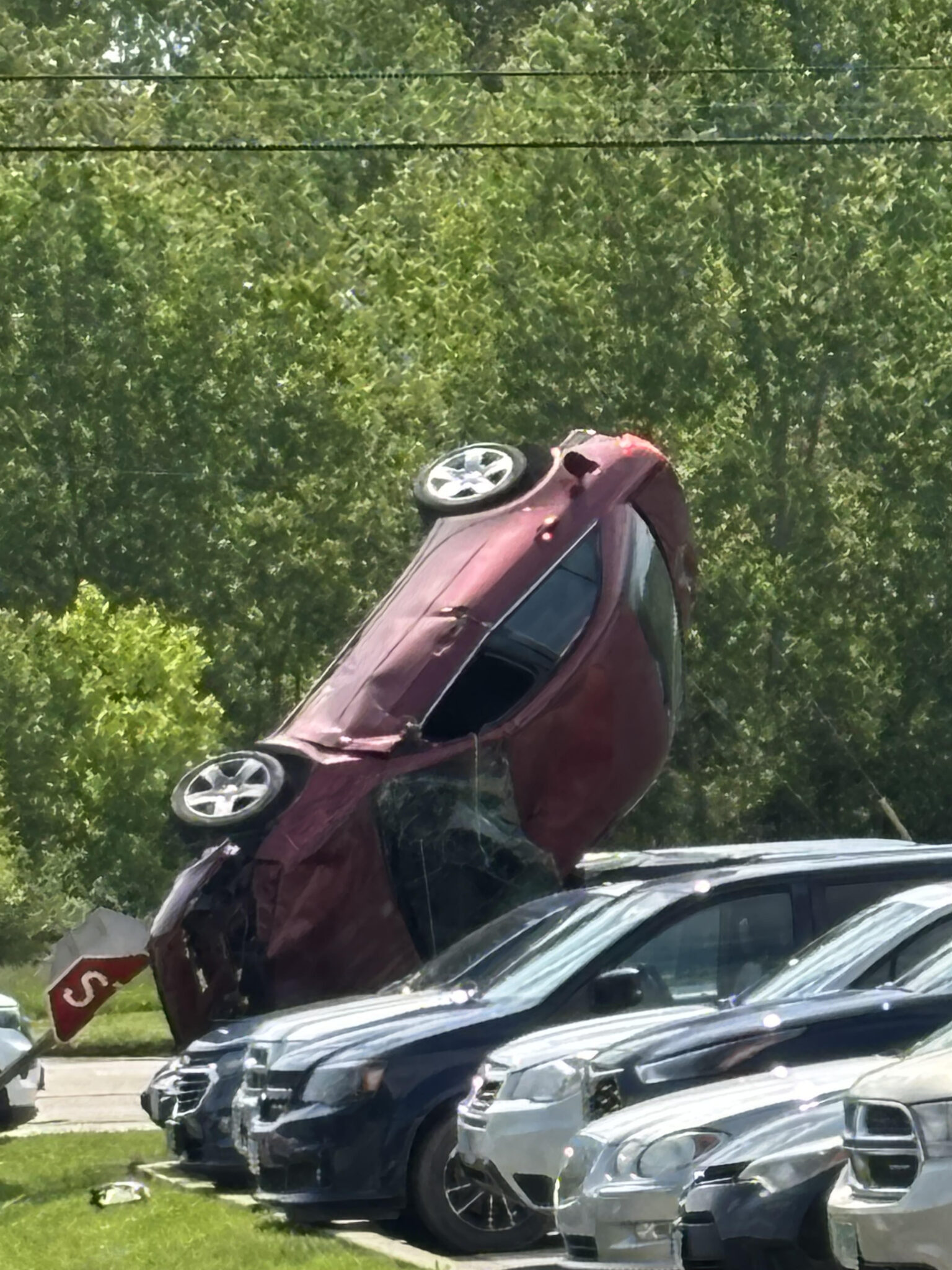 Car Runs Off Keller Drive, Ends Up On Its Nose - Effingham's News and ...