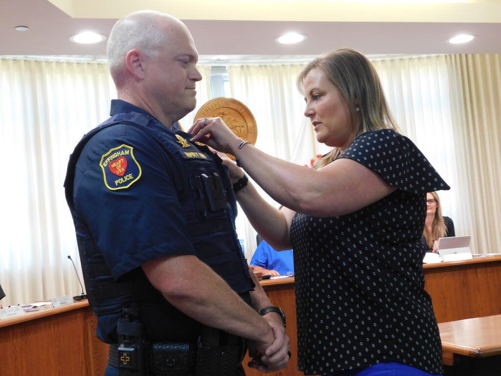 Kurt Davis Sworn in as Effingham Police Chief - Effingham's News and ...